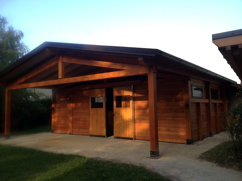 Struttura in legno BOX cavalli cod. A105